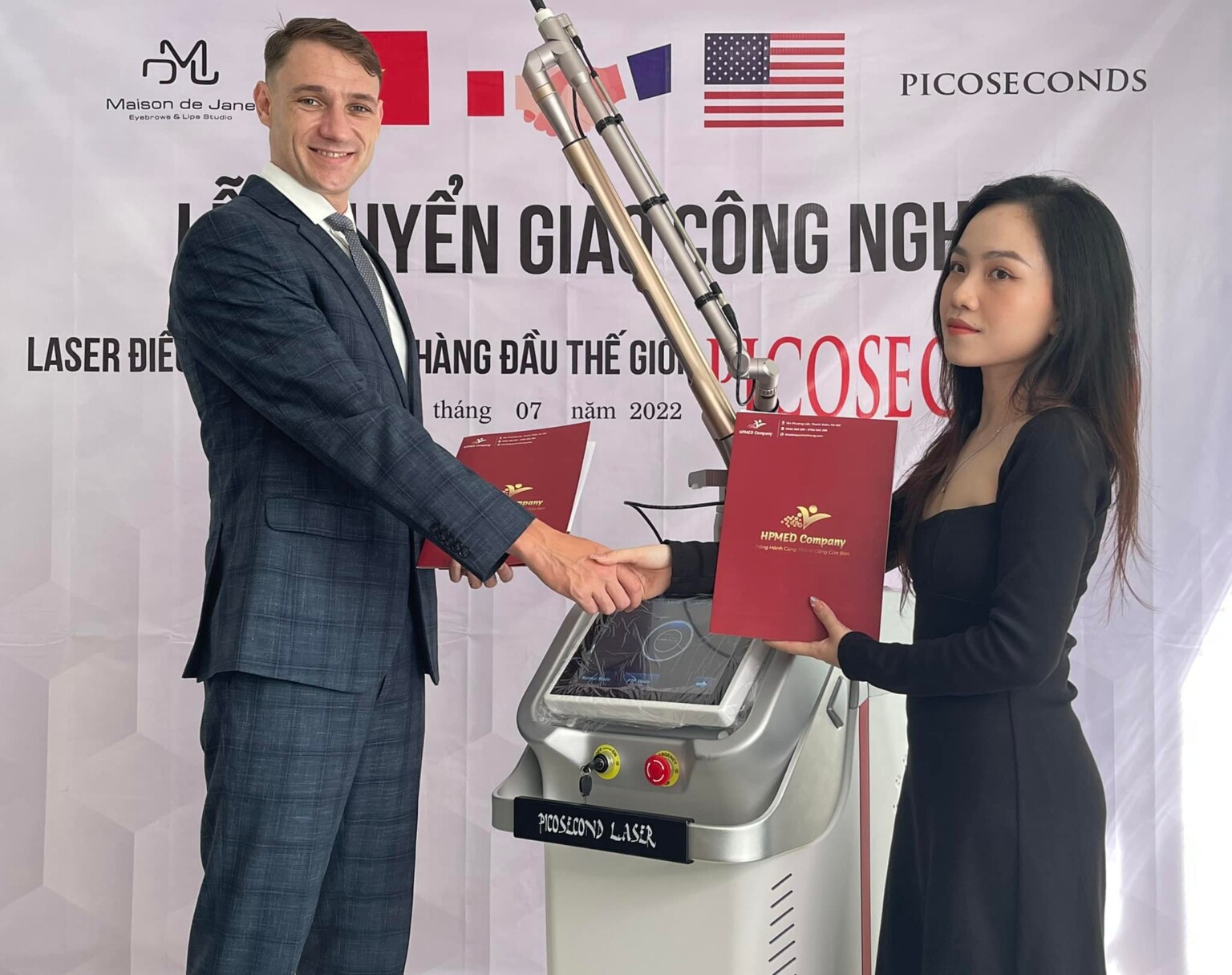 Chuyển giao máy Laser Picoseconds chính hãng cho Master Thảo Trần